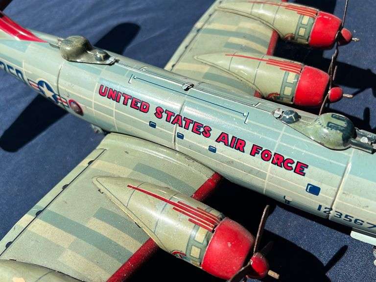 Yonezawa Friction U.S. Air Force Prop Plane - Baer Auctioneers - Realty ...