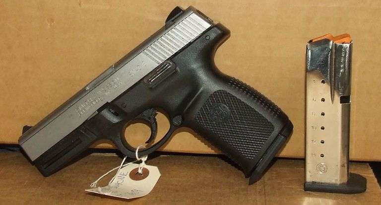 Smith & Wesson SW40VE 40 S&W Pistol - Baer Auctioneers - Realty, LLC