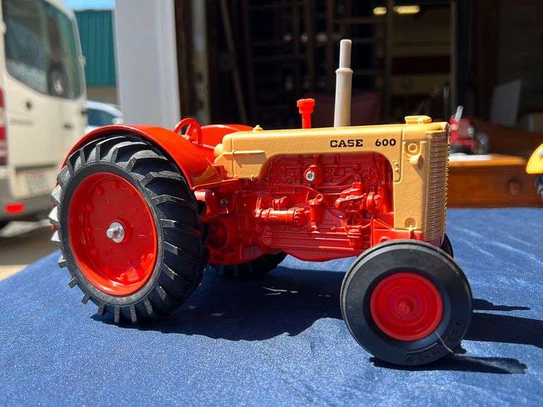 Ertl Case 600 Diecast Tractor - Baer Auctioneers - Realty, LLC