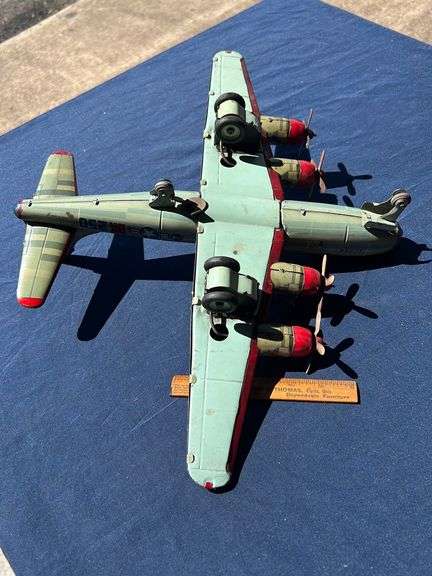 Yonezawa Friction U.S. Air Force Prop Plane - Baer Auctioneers - Realty ...