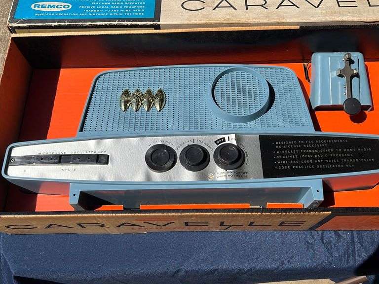 Remco Caravelle Radio - Baer Auctioneers - Realty, LLC