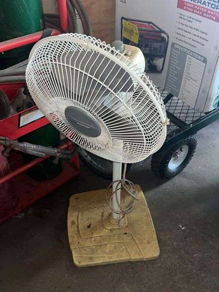 2 Box Fans, Stand Up Fan - Baer Auctioneers - Realty, LLC