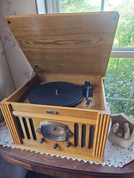 Crosley Record Player - Baer Auctioneers - Realty, LLC