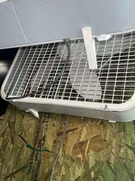 2 Box Fans, Stand Up Fan - Baer Auctioneers - Realty, LLC
