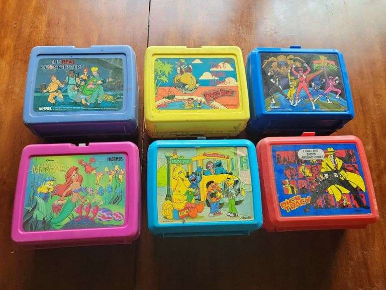 6 Plastic Thermos and Aladdin Lunch Boxes - Baer Auctioneers - Realty, LLC