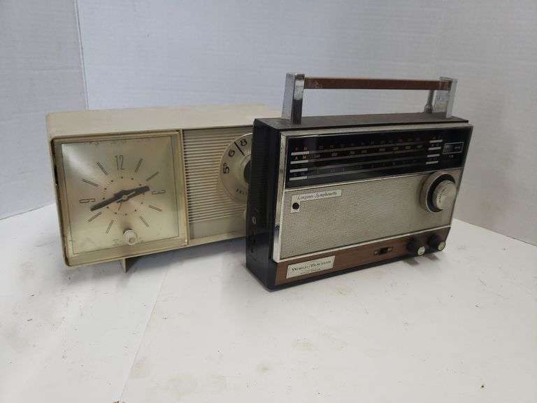 2 Vintage Radios (World Traveler & GE) - Baer Auctioneers - Realty, LLC