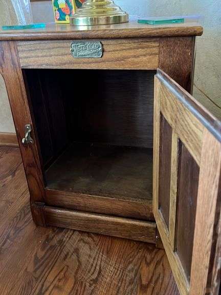 White Clad Oak Side Table - Baer Auctioneers - Realty, LLC