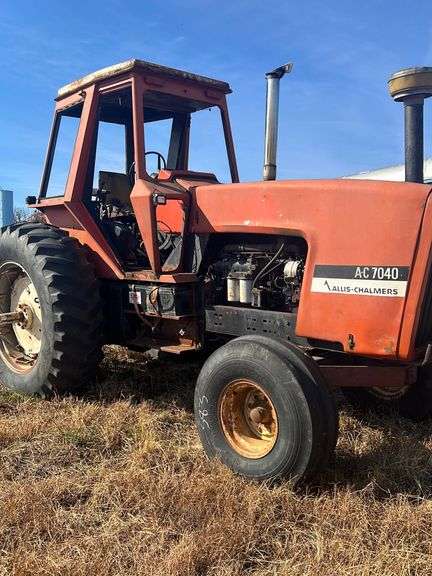 7040 Allis-Chalmers Tractor - Baker Auctions & Real Estate, LLC