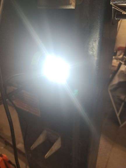 Snap on magnetic light with charger - Baker Auctions & Real Estate, LLC