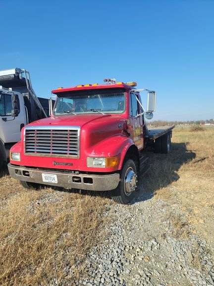 2000 International 4700 Rollback - Baker Auctions & Real Estate, LLC