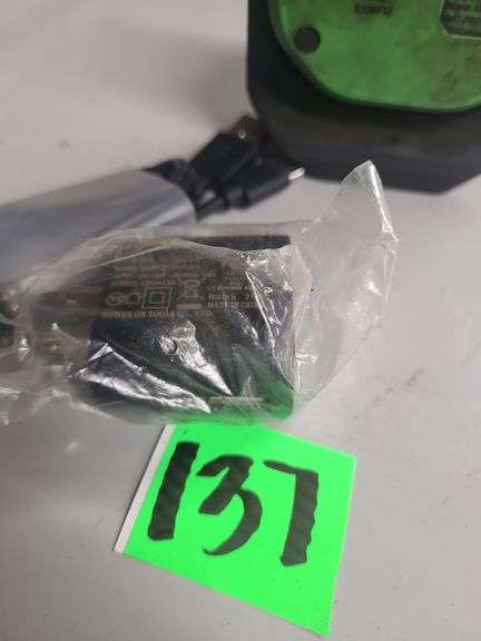 Snap on magnetic light with charger - Baker Auctions & Real Estate, LLC