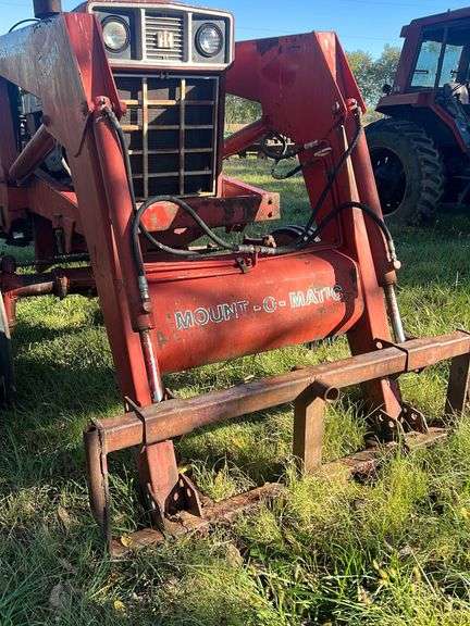 International 2350 Loader - Baker Auctions & Real Estate, LLC