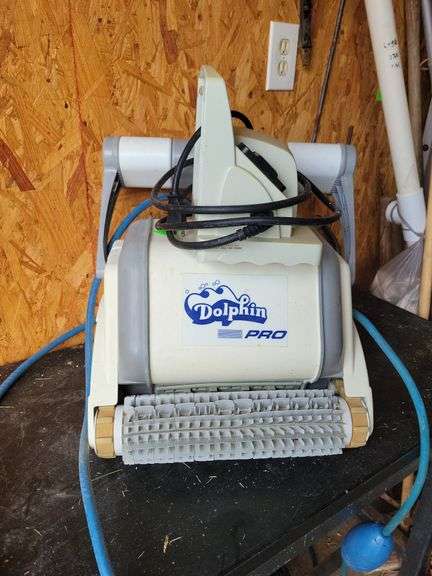 Dolphin Pro pool cleaner - Baker Auctions & Real Estate, LLC