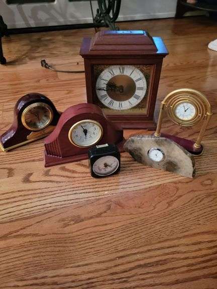 Assorted clocks - Baker Auctions & Real Estate, LLC
