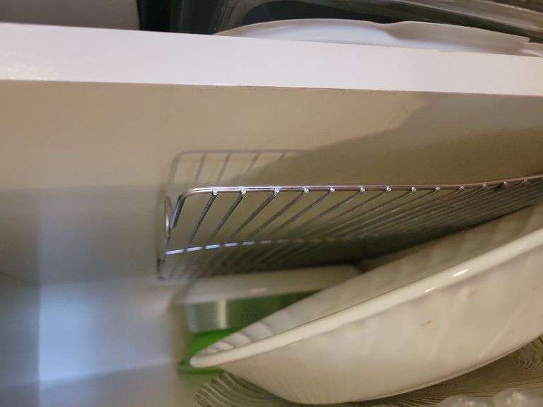 Pie plates & cooling rack - Baker Auctions & Real Estate, LLC