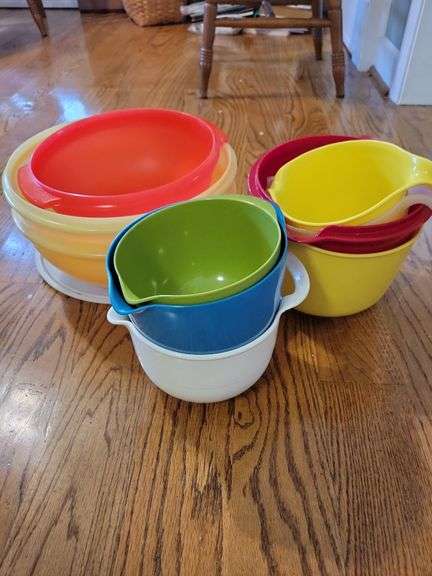 Misc Tupperware - Baker Auctions & Real Estate, LLC