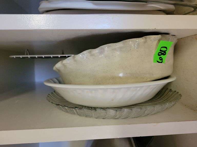 Pie plates & cooling rack - Baker Auctions & Real Estate, LLC