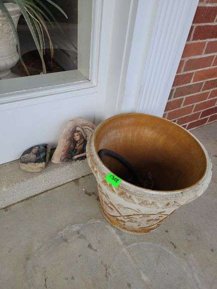 Misc outdoor decor - Baker Auctions & Real Estate, LLC