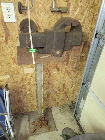 Vintage vise - Baker Auctions & Real Estate, LLC