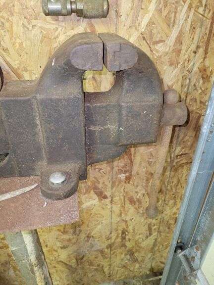 Vintage vise - Baker Auctions & Real Estate, LLC