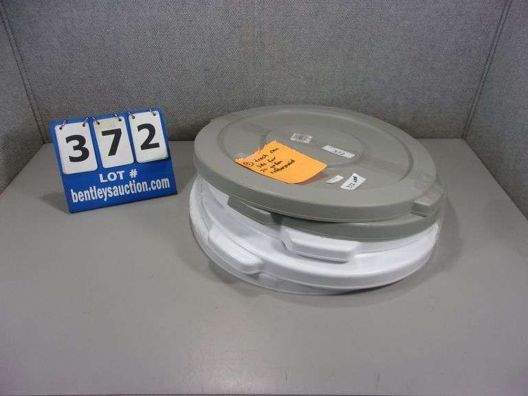 LOT: 5 RUBBERMAID PLASTIC TRASH CAN LIDS - FITS 20 GAL. CONTAINERS ...
