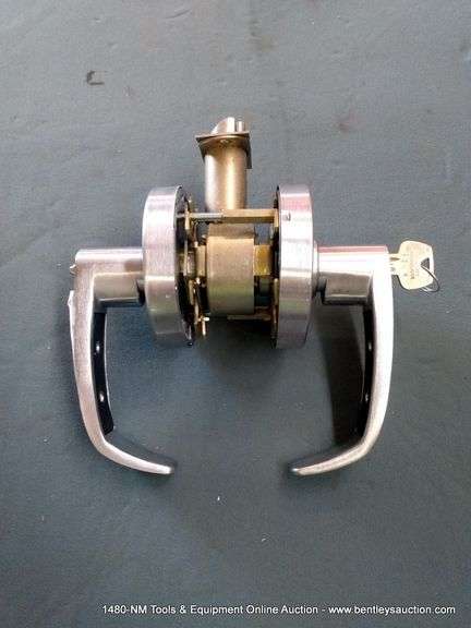 METAL HEAVY DUTY OFFICE DOOR HANDLE WITH KEY - Bentley & Associates, LLC