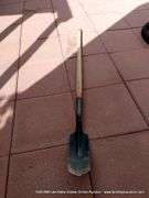 RAZORBACK DRAIN SPADE/ BULLHEAD SHOVEL W/ LONG WOOD HANDLE - Bentley ...