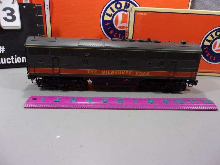 LIONEL 6-34586 POSTWAR SCALE MILWAUKEE ROAD F3 A-B LOCOMOTIVE SET ...