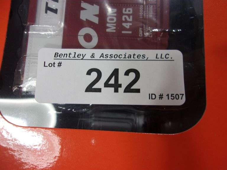 LIONEL 1926462 MONON 50' BOXCAR #1426 - Bentley & Associates, LLC