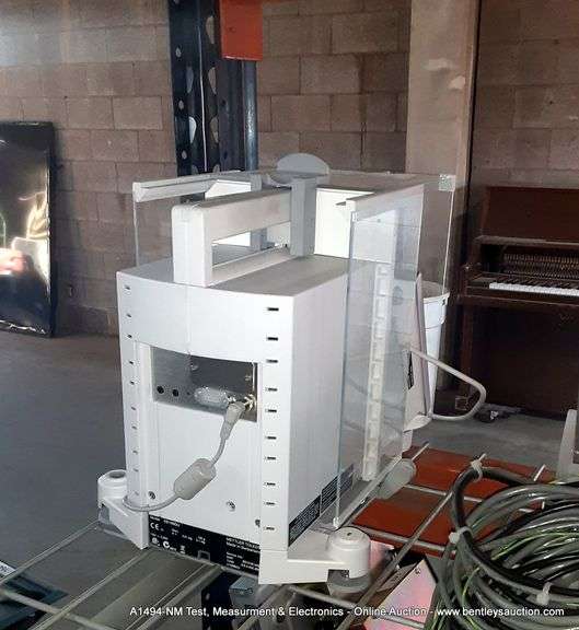METTLER TOLEDO XS105 DUAL RANGE SCALE - Bentley & Associates, LLC