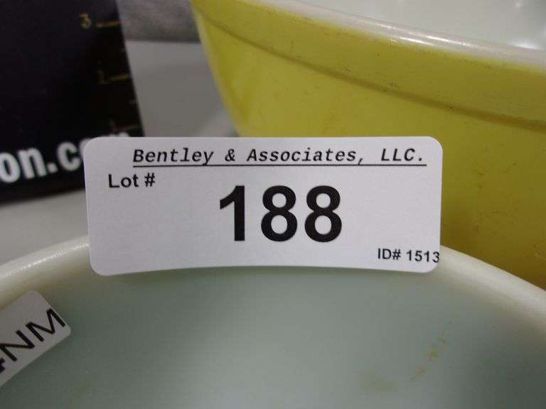 SET: (4) PYREX MIXING BOWLS, VARIOUS SIZES - Bentley & Associates, LLC