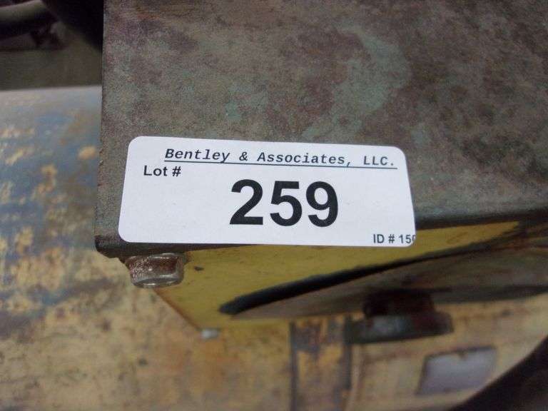 LINCOLN 3586 600 AMP TORPEDO ARC WELDER - Bentley & Associates, LLC