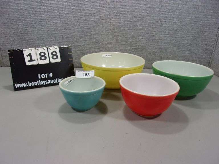 SET: (4) PYREX MIXING BOWLS, VARIOUS SIZES - Bentley & Associates, LLC
