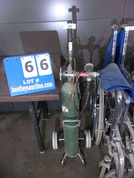 WESTERN GREEN OXYGEN TANK & STAND - Bentley & Associates, LLC