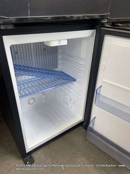 ROYAL MINIBAR REFRIGERATOR MODEL: 4000 MC-RH - Bentley & Associates, LLC