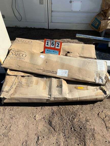 PALLET: BLACK RISER FOR SHORTER MODULE - WEATHER DAMAGED - Bentley ...