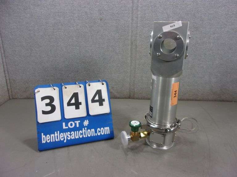 JANIS ST-100-H OPTICAL CRYOSTAT FOR CRYOGENIC SPECTROSCOPY - Bentley ...