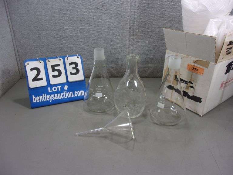 BOX: 4 PYREX LAB CHEMICAL BEAKERS - Bentley & Associates, LLC