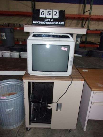 TV STAND & ELECTRONICS STORAGE CABINET W/ PANASONIC VHS BOX TV ...