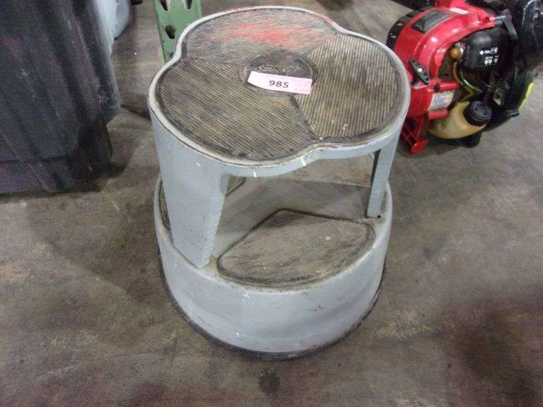 KIK STEP METAL ROLLING STEP STOOL - Bentley & Associates, LLC