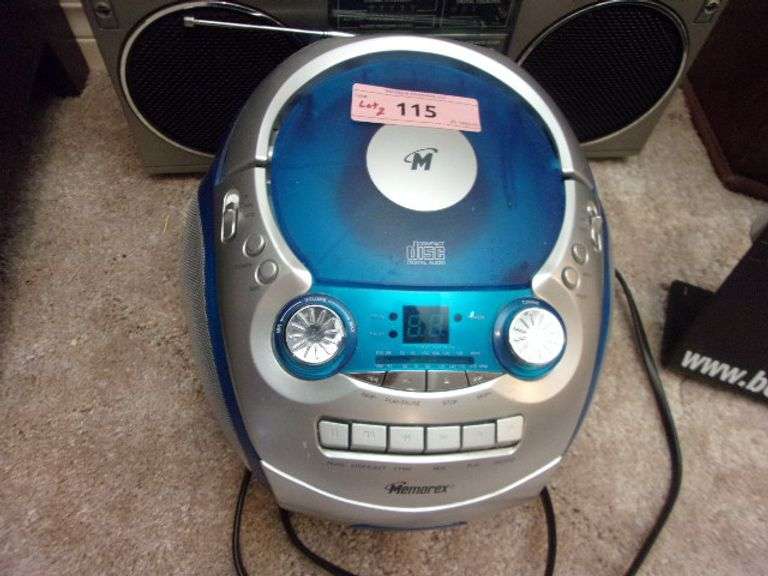 LOT: MEMOREX CD PLAYER & GE VINTAGE RADIO - Bentley & Associates, LLC