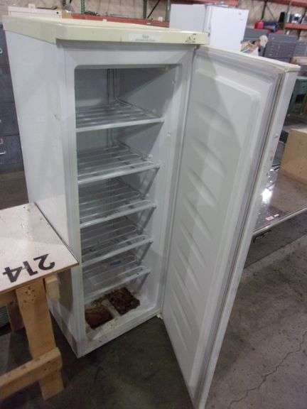 IGLOO FREEZER MODEL NO.FRF690B - Bentley & Associates, LLC