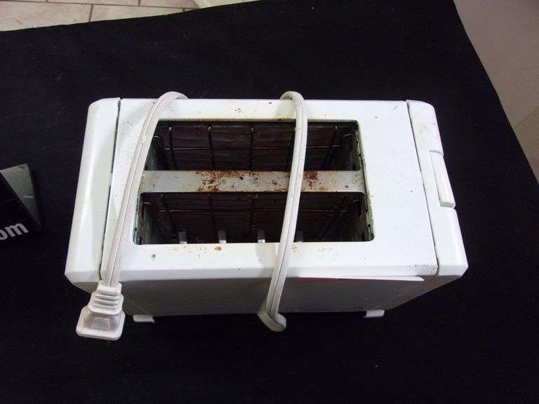 RIVAL WHITE TOASTER - Bentley & Associates, LLC