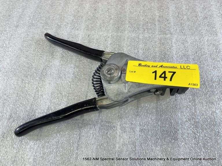 IDEAL STRIPMASTER L-5217 CRIMPING TOOL - Bentley & Associates, LLC