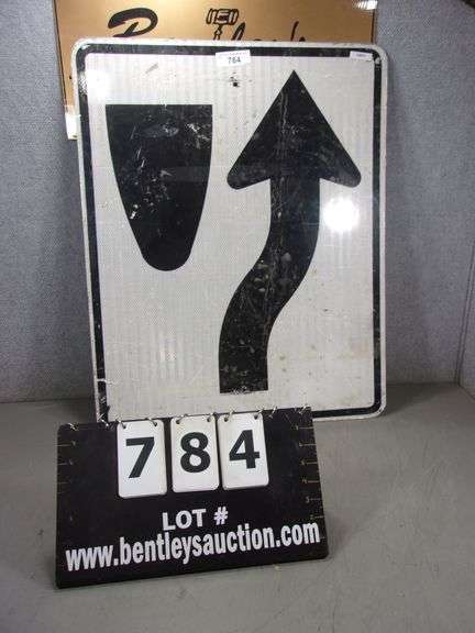 ALUMINUM STREET SIGN - MEDIAN AHEAD - Bentley & Associates, LLC