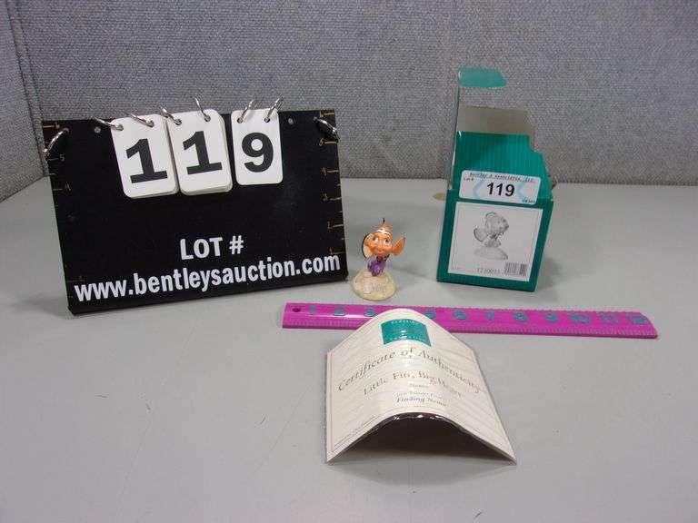 WALT DISNEY CLASSIC COLLECTION "LITTLE FIN, BIG HEART" NEMO SCULPTURE ...