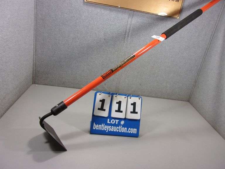 BLACK & DECKER FIBERGLASS HANDLE GARDEN HOE - Bentley & Associates, LLC