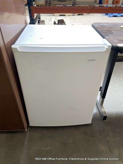 SANYO MINI FRIDGE - SR2570W - Bentley & Associates, LLC