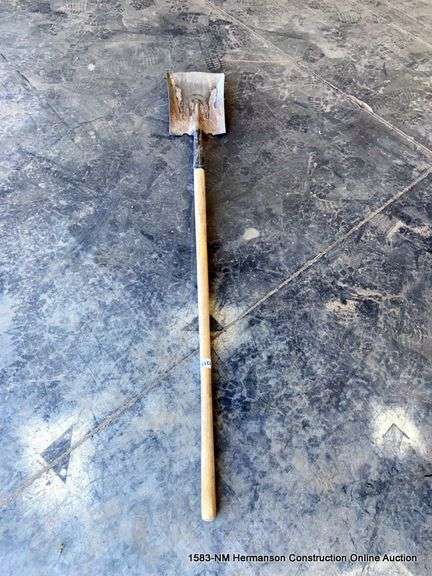 SQUARE SHOVEL - WOOD HANDLE - Bentley & Associates, LLC