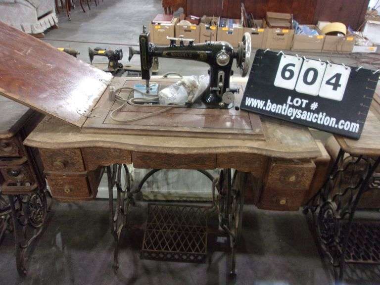VINTAGE MINNESOTA G SEWING MACHINE IN TREADLE TABLE - Bentley ...